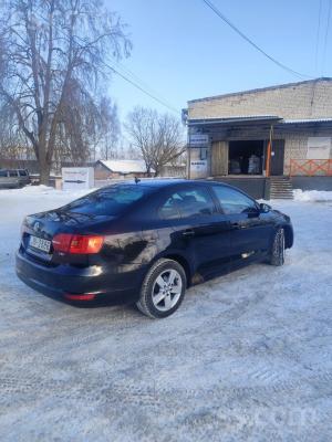 Black Volkswagen Jetta 2014 in Riga, with an engine capacity of 1.40 L and mileage of 343 thousand km for 3350 €, photo 3 on AUTOMOTO.COM.LV