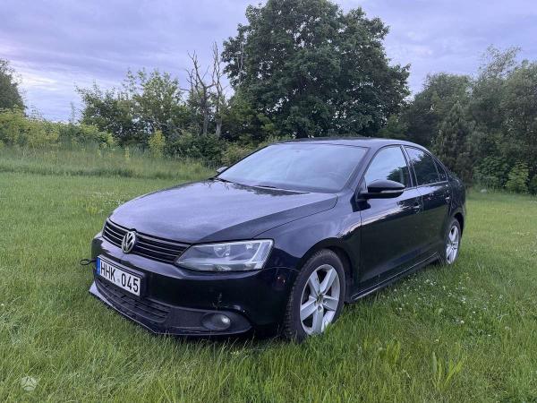 Melns Volkswagen Jetta 2014 Viļņa, ar dzinēja tilpumu 1.39 L un nobraukumu 281 tūkst. km par 3200 €, foto 1 vietnē AUTOMOTO.COM.LV