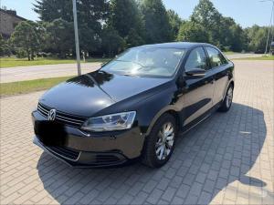 Melns Volkswagen Jetta 2014 Viļņa, ar dzinēja tilpumu 1.80 L un nobraukumu 111 tūkst. km par 3750 €, foto  vietnē AUTOMOTO.COM.LV