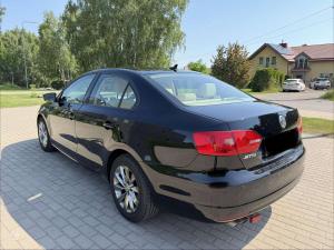 Melns Volkswagen Jetta 2014 Viļņa, ar dzinēja tilpumu 1.80 L un nobraukumu 111 tūkst. km par 3750 €, foto 8 vietnē AUTOMOTO.COM.LV