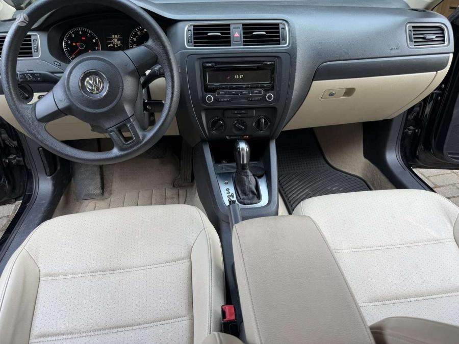 Melns Volkswagen Jetta 2014 Viļņa, ar dzinēja tilpumu 1.80 L un nobraukumu 111 tūkst. km par 3750 €, foto 13 vietnē AUTOMOTO.COM.LV