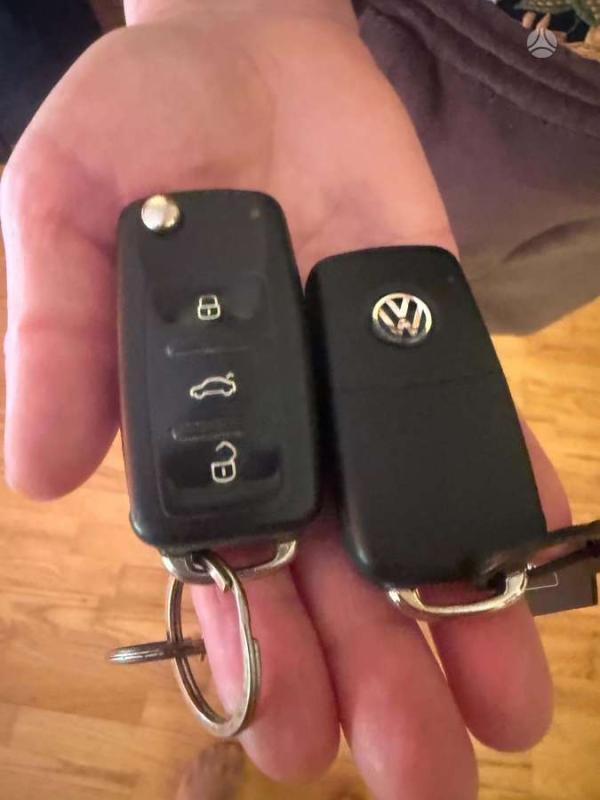 Melns Volkswagen Jetta 2014 Viļņa, ar dzinēja tilpumu 1.39 L un nobraukumu 281 tūkst. km par 2700 €, foto 7 vietnē AUTOMOTO.COM.LV