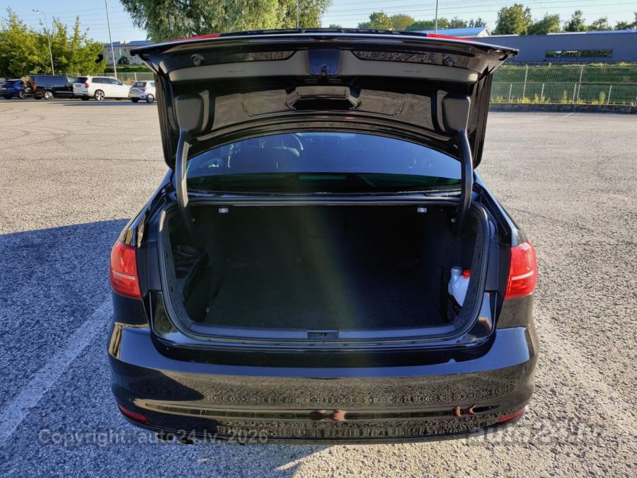 Black Volkswagen Jetta 2014 in Tallinn, with an engine capacity of 1.40 L and mileage of 138 thousand km for 7300 €, photo 8 on AUTOMOTO.COM.LV