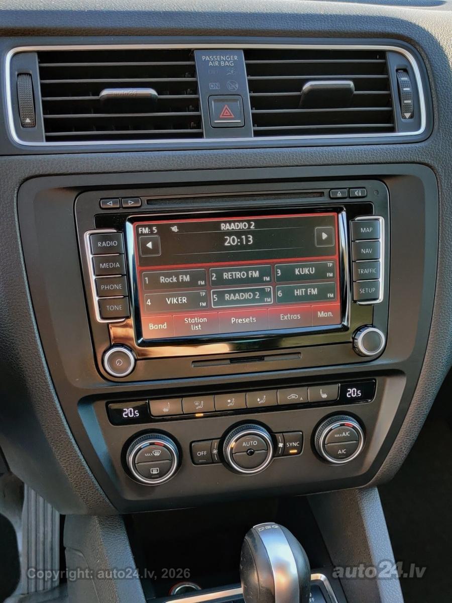 Black Volkswagen Jetta 2014 in Tallinn, with an engine capacity of 1.40 L and mileage of 138 thousand km for 7300 €, photo 12 on AUTOMOTO.COM.LV