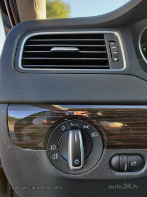Black Volkswagen Jetta 2014 in Tallinn, with an engine capacity of 1.40 L and mileage of 138 thousand km for 7300 €, photo 16 on AUTOMOTO.COM.LV