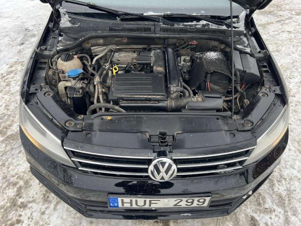 Black Volkswagen Jetta 2015 in Kaunas, with an engine capacity of 1.40 L and mileage of 327 thousand km for 4900 €, photo 5 on AUTOMOTO.COM.LV