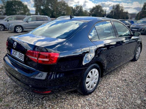 Melns Volkswagen Jetta 2015 Kauņa, ar dzinēja tilpumu 2.00 L un nobraukumu 81 tūkst. km par 6499 €, foto 4 vietnē AUTOMOTO.COM.LV