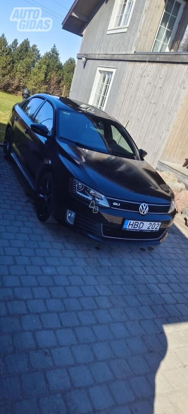 Melns Volkswagen Jetta 2015 Kretinga, ar dzinēja tilpumu 2.00 L un nobraukumu 216 tūkst. km par 6500 €, foto 2 vietnē AUTOMOTO.COM.LV