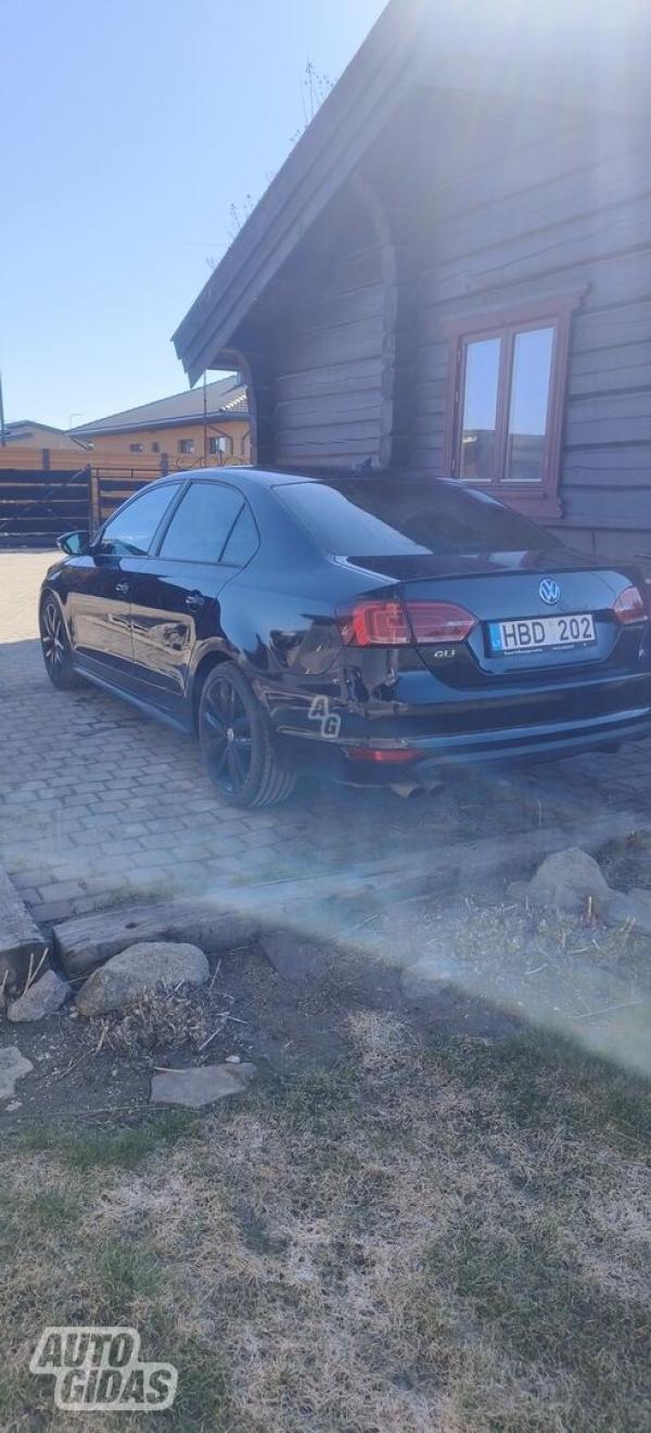 Melns Volkswagen Jetta 2015 Kretinga, ar dzinēja tilpumu 2.00 L un nobraukumu 216 tūkst. km par 6500 €, foto 4 vietnē AUTOMOTO.COM.LV