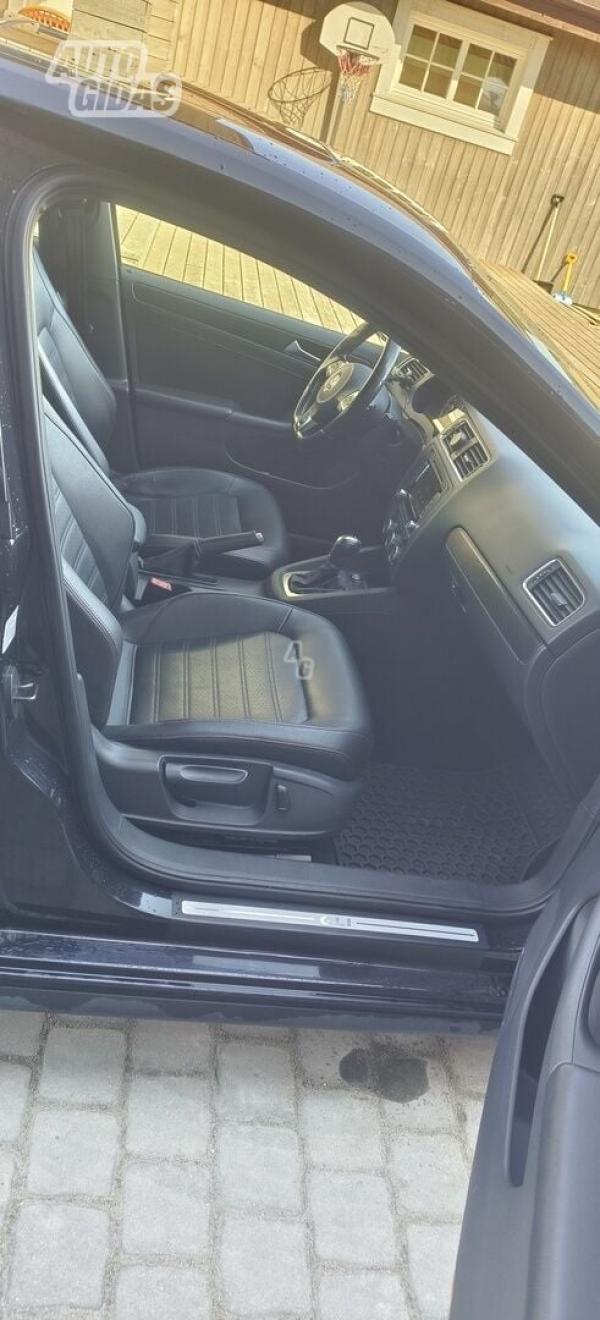 Melns Volkswagen Jetta 2015 Kretinga, ar dzinēja tilpumu 2.00 L un nobraukumu 216 tūkst. km par 6500 €, foto 8 vietnē AUTOMOTO.COM.LV