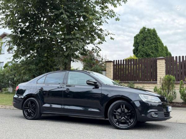 Melns Volkswagen Jetta 2015 Viļņa, ar dzinēja tilpumu 1.40 L un nobraukumu 280 tūkst. km par 4450 €, foto 3 vietnē AUTOMOTO.COM.LV