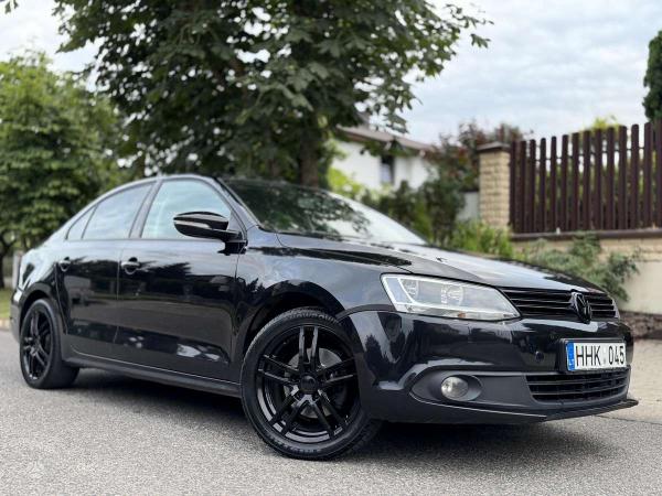 Melns Volkswagen Jetta 2015 Viļņa, ar dzinēja tilpumu 1.40 L un nobraukumu 280 tūkst. km par 4450 €, foto 4 vietnē AUTOMOTO.COM.LV