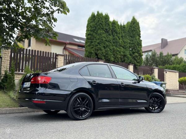 Melns Volkswagen Jetta 2015 Viļņa, ar dzinēja tilpumu 1.40 L un nobraukumu 280 tūkst. km par 4450 €, foto 6 vietnē AUTOMOTO.COM.LV