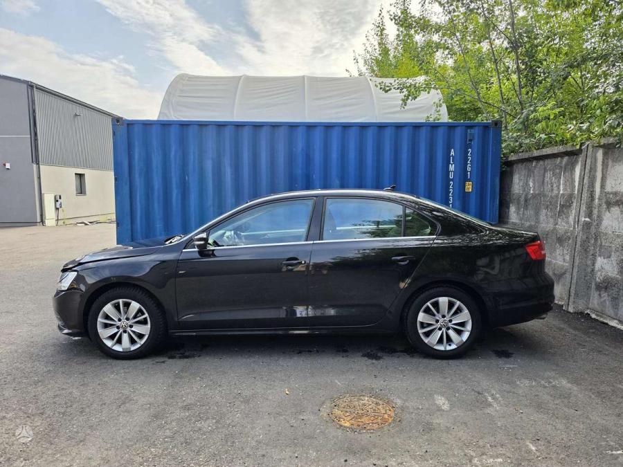 Melns Volkswagen Jetta 2015 Kauņa, ar dzinēja tilpumu 1.80 L un nobraukumu 187 tūkst. km par 2490 €, foto 6 vietnē AUTOMOTO.COM.LV