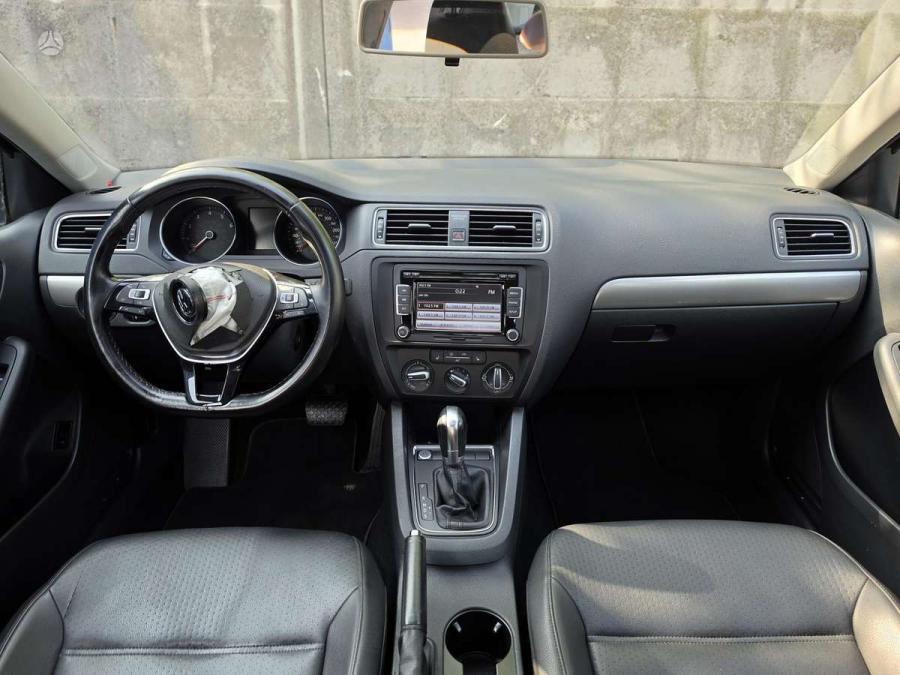 Melns Volkswagen Jetta 2015 Kauņa, ar dzinēja tilpumu 1.80 L un nobraukumu 187 tūkst. km par 2490 €, foto 17 vietnē AUTOMOTO.COM.LV