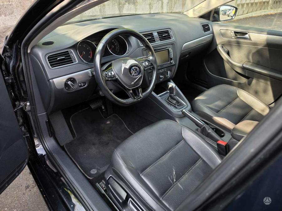 Melns Volkswagen Jetta 2015 Kauņa, ar dzinēja tilpumu 1.80 L un nobraukumu 187 tūkst. km par 2490 €, foto 18 vietnē AUTOMOTO.COM.LV