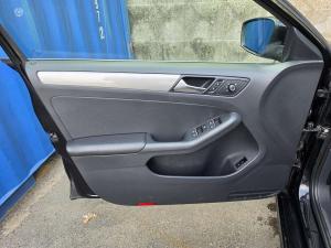 Melns Volkswagen Jetta 2015 Kauņa, ar dzinēja tilpumu 1.80 L un nobraukumu 187 tūkst. km par 2490 €, foto 19 vietnē AUTOMOTO.COM.LV