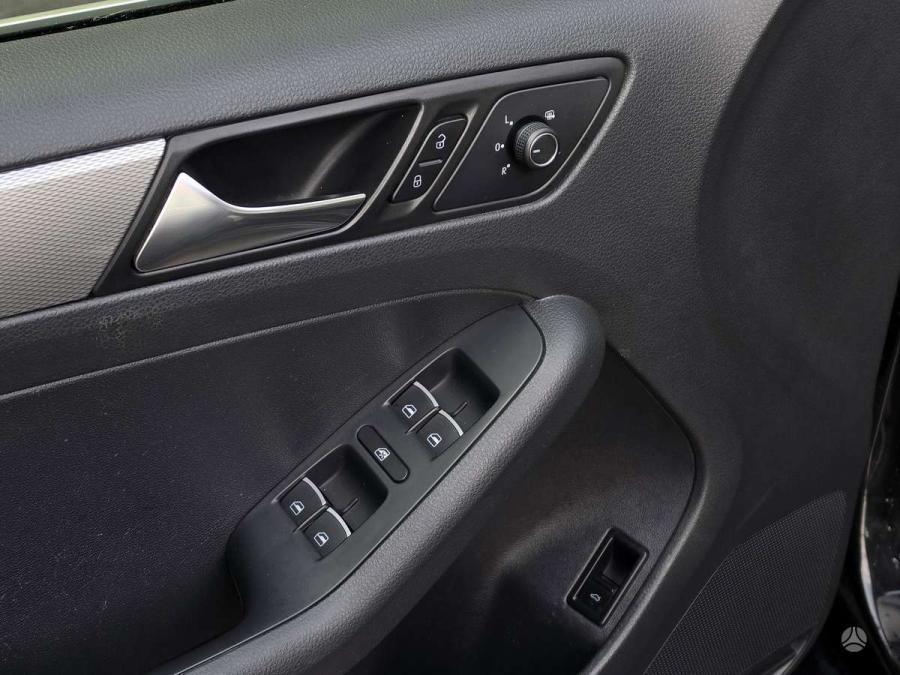 Melns Volkswagen Jetta 2015 Kauņa, ar dzinēja tilpumu 1.80 L un nobraukumu 187 tūkst. km par 2490 €, foto 20 vietnē AUTOMOTO.COM.LV