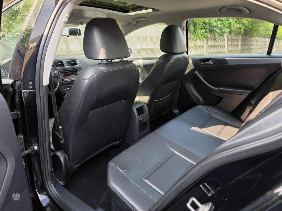 Melns Volkswagen Jetta 2015 Kauņa, ar dzinēja tilpumu 1.80 L un nobraukumu 187 tūkst. km par 2490 €, foto 23 vietnē AUTOMOTO.COM.LV