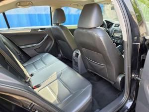 Melns Volkswagen Jetta 2015 Kauņa, ar dzinēja tilpumu 1.80 L un nobraukumu 187 tūkst. km par 2490 €, foto 25 vietnē AUTOMOTO.COM.LV