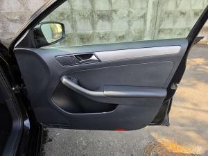 Melns Volkswagen Jetta 2015 Kauņa, ar dzinēja tilpumu 1.80 L un nobraukumu 187 tūkst. km par 2490 €, foto 28 vietnē AUTOMOTO.COM.LV