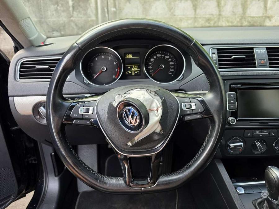 Melns Volkswagen Jetta 2015 Kauņa, ar dzinēja tilpumu 1.80 L un nobraukumu 187 tūkst. km par 2490 €, foto 30 vietnē AUTOMOTO.COM.LV