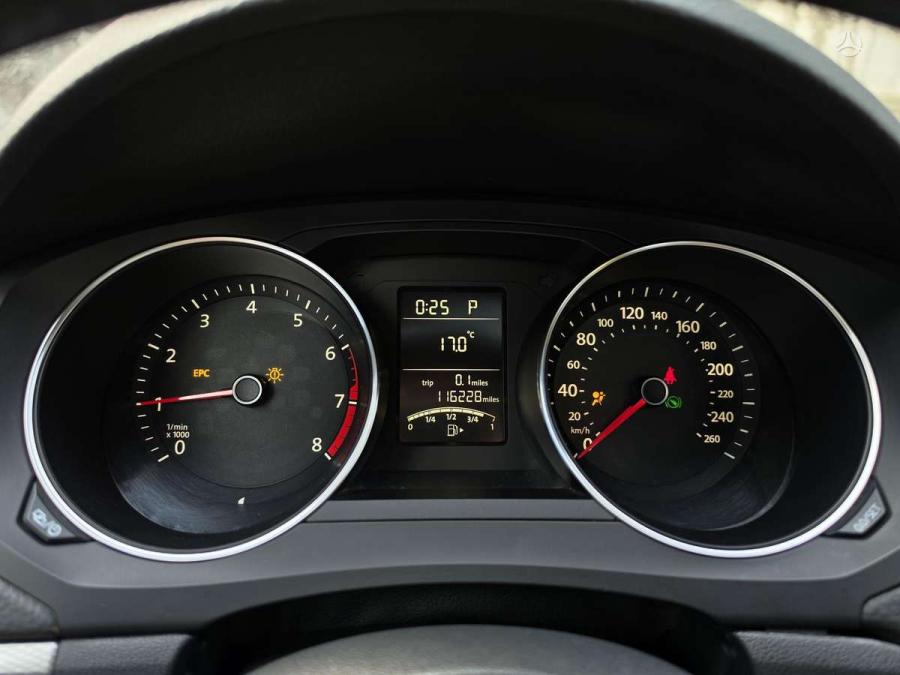 Melns Volkswagen Jetta 2015 Kauņa, ar dzinēja tilpumu 1.80 L un nobraukumu 187 tūkst. km par 2490 €, foto 38 vietnē AUTOMOTO.COM.LV
