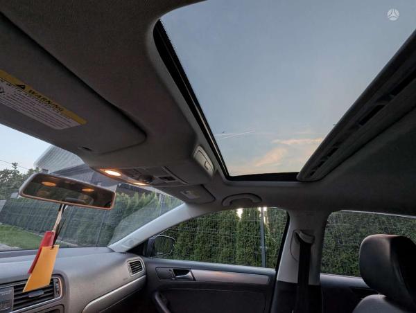 Melns Volkswagen Jetta 2015 Kauņa, ar dzinēja tilpumu 1.80 L un nobraukumu 105 tūkst. km par 6500 €, foto 11 vietnē AUTOMOTO.COM.LV