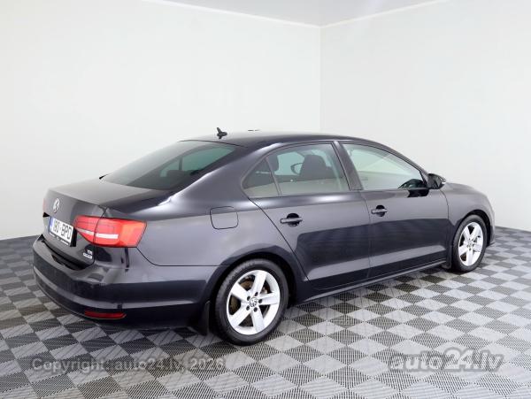 Black Volkswagen Jetta 2015 in Tallinn, with an engine capacity of 2.00 L and mileage of 247 thousand km for 4999 €, photo 4 on AUTOMOTO.COM.LV