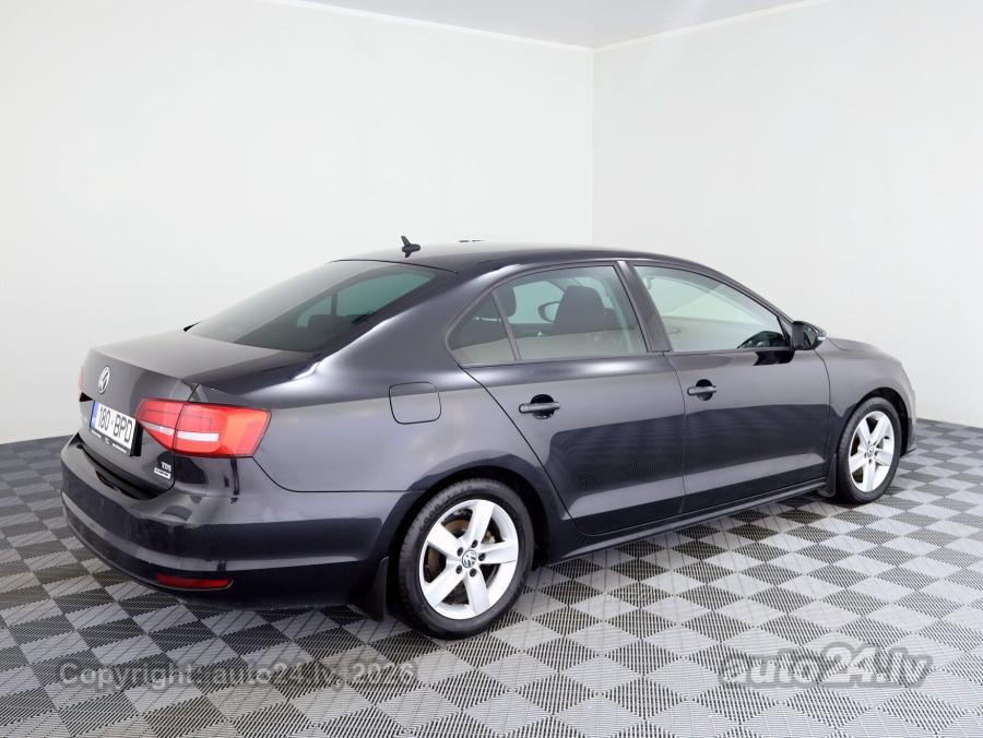 Melns Volkswagen Jetta 2015 Tallina, ar dzinēja tilpumu 2.00 L un nobraukumu 247 tūkst. km par 4999 €, foto 4 vietnē AUTOMOTO.COM.LV