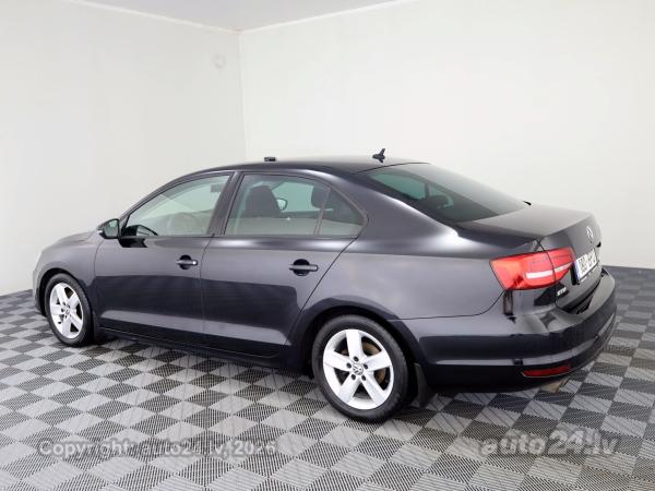 Black Volkswagen Jetta 2015 in Tallinn, with an engine capacity of 2.00 L and mileage of 247 thousand km for 4999 €, photo 5 on AUTOMOTO.COM.LV