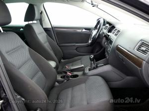 Melns Volkswagen Jetta 2015 Tallina, ar dzinēja tilpumu 2.00 L un nobraukumu 247 tūkst. km par 4999 €, foto 7 vietnē AUTOMOTO.COM.LV