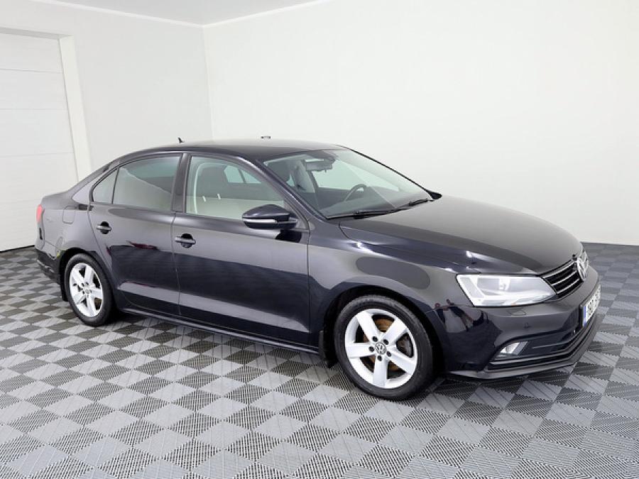Black Volkswagen Jetta 2015 in Tallinn, with an engine capacity of 2.00 L and mileage of 247 thousand km for 4999 €, photo 1 on AUTOMOTO.COM.LV
