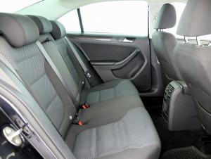 Black Volkswagen Jetta 2015 in Tallinn, with an engine capacity of 2.00 L and mileage of 247 thousand km for 4999 €, photo 8 on AUTOMOTO.COM.LV