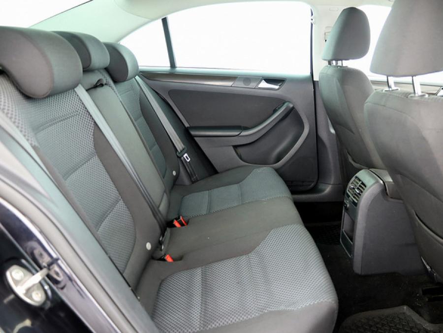 Black Volkswagen Jetta 2015 in Tallinn, with an engine capacity of 2.00 L and mileage of 247 thousand km for 4999 €, photo 8 on AUTOMOTO.COM.LV