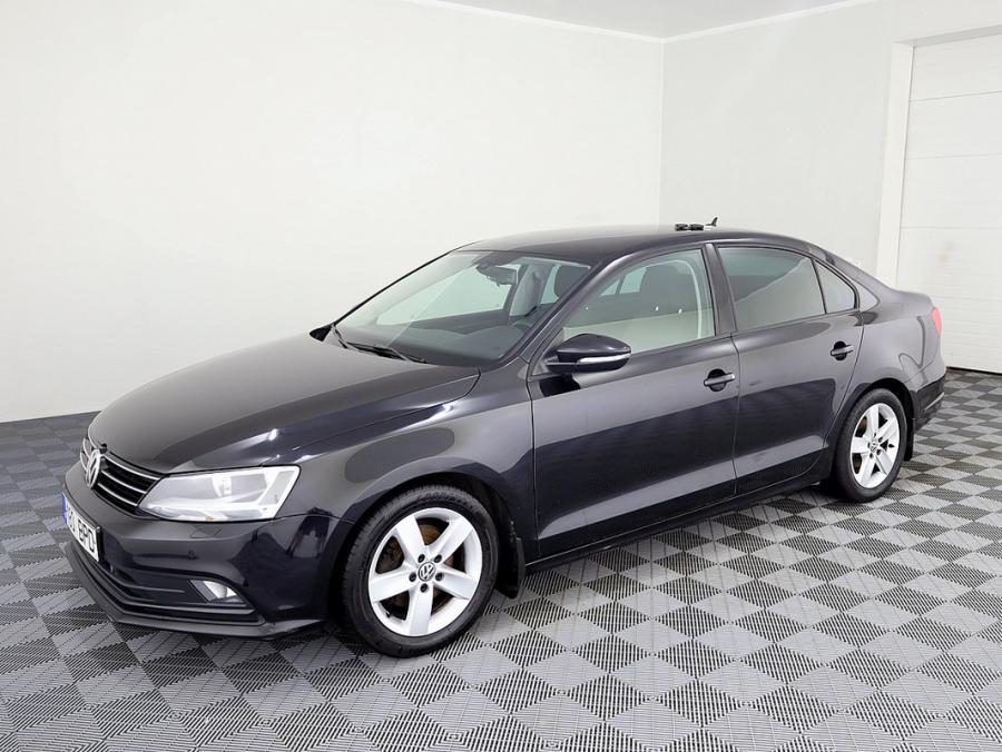 Black Volkswagen Jetta 2015 in Tallinn, with an engine capacity of 2.00 L and mileage of 247 thousand km for 4999 €, photo 11 on AUTOMOTO.COM.LV