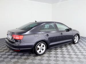 Black Volkswagen Jetta 2015 in Tallinn, with an engine capacity of 2.00 L and mileage of 247 thousand km for 4999 €, photo 12 on AUTOMOTO.COM.LV
