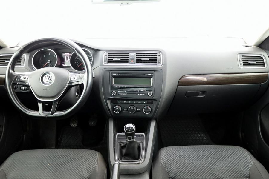 Black Volkswagen Jetta 2015 in Tallinn, with an engine capacity of 2.00 L and mileage of 247 thousand km for 4999 €, photo 14 on AUTOMOTO.COM.LV