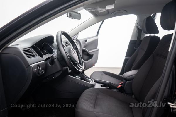 Black Volkswagen Jetta 2015 in Tallinn, with an engine capacity of 1.20 L and mileage of 173 thousand km for 5999 €, photo 9 on AUTOMOTO.COM.LV