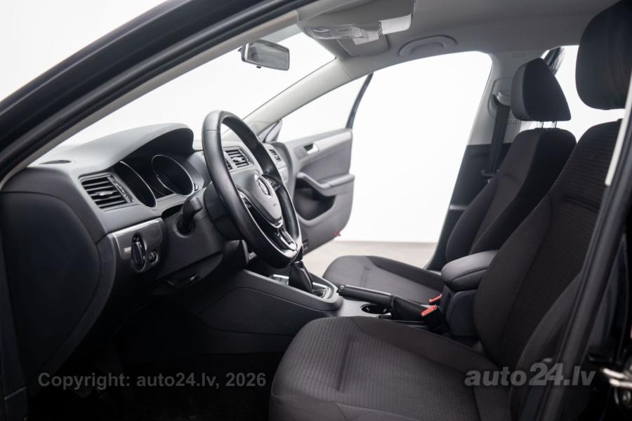 Black Volkswagen Jetta 2015 in Tallinn, with an engine capacity of 1.20 L and mileage of 173 thousand km for 5999 €, photo 9 on AUTOMOTO.COM.LV