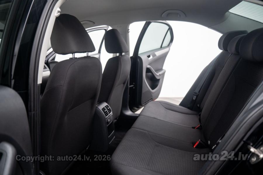 Black Volkswagen Jetta 2015 in Tallinn, with an engine capacity of 1.20 L and mileage of 173 thousand km for 5999 €, photo 10 on AUTOMOTO.COM.LV