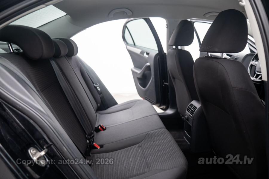Black Volkswagen Jetta 2015 in Tallinn, with an engine capacity of 1.20 L and mileage of 173 thousand km for 5999 €, photo 11 on AUTOMOTO.COM.LV