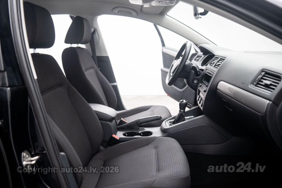 Black Volkswagen Jetta 2015 in Tallinn, with an engine capacity of 1.20 L and mileage of 173 thousand km for 5999 €, photo 12 on AUTOMOTO.COM.LV