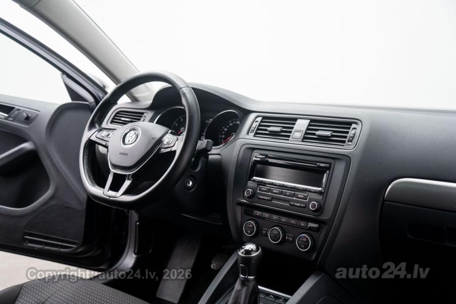 Black Volkswagen Jetta 2015 in Tallinn, with an engine capacity of 1.20 L and mileage of 173 thousand km for 5999 €, photo 13 on AUTOMOTO.COM.LV