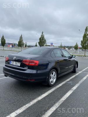Melns Volkswagen Jetta 2015 Rīga, ar dzinēja tilpumu 1.40 L un nobraukumu 270 tūkst. km par 5000 €, foto 5 vietnē AUTOMOTO.COM.LV