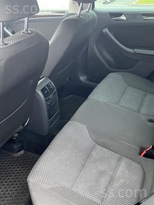 Melns Volkswagen Jetta 2015 Rīga, ar dzinēja tilpumu 1.40 L un nobraukumu 270 tūkst. km par 5000 €, foto 7 vietnē AUTOMOTO.COM.LV