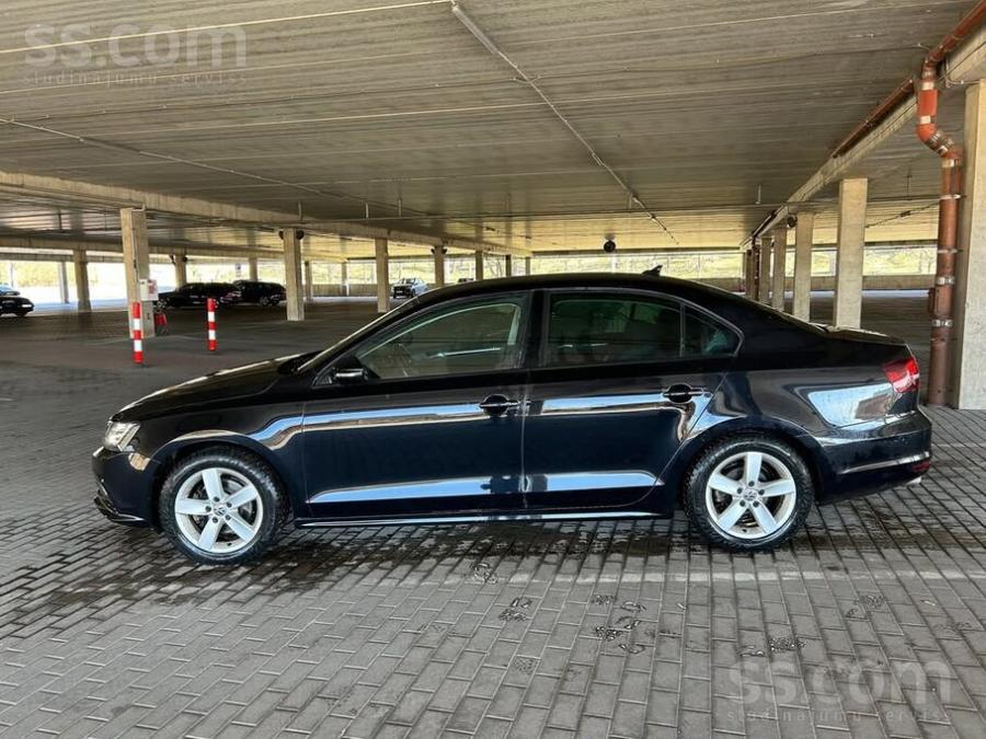 Black Volkswagen Jetta 2016 in Riga, with an engine capacity of 1.40 L and mileage of 125 thousand km for 3500 €, photo 2 on AUTOMOTO.COM.LV