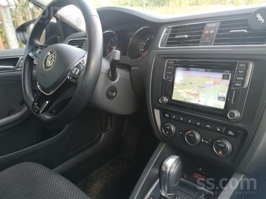 Black Volkswagen Jetta 2016 in Riga, with an engine capacity of 1.40 L and mileage of 125 thousand km for 3500 €, photo 4 on AUTOMOTO.COM.LV