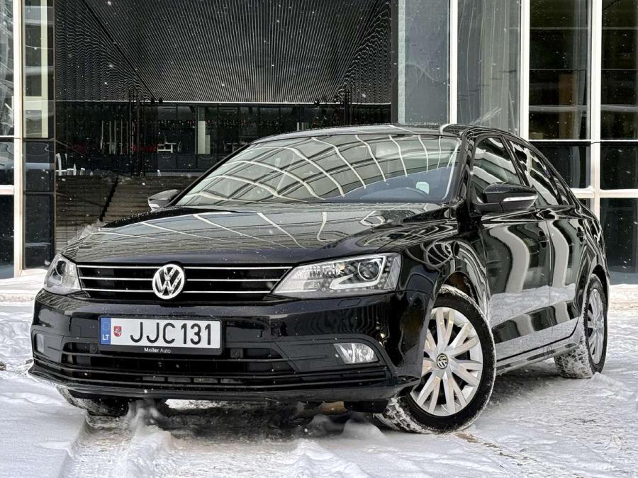 Black Volkswagen Jetta 2016 in Vilnius, with an engine capacity of 1.40 L and mileage of 93 thousand km for 8490 €, photo 1 on AUTOMOTO.COM.LV