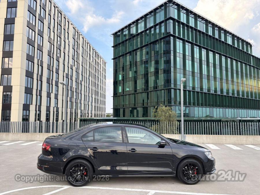 Melns Volkswagen Jetta 2016 Tallina, ar dzinēja tilpumu 1.40 L un nobraukumu 140 tūkst. km par 7600 €, foto 6 vietnē AUTOMOTO.COM.LV